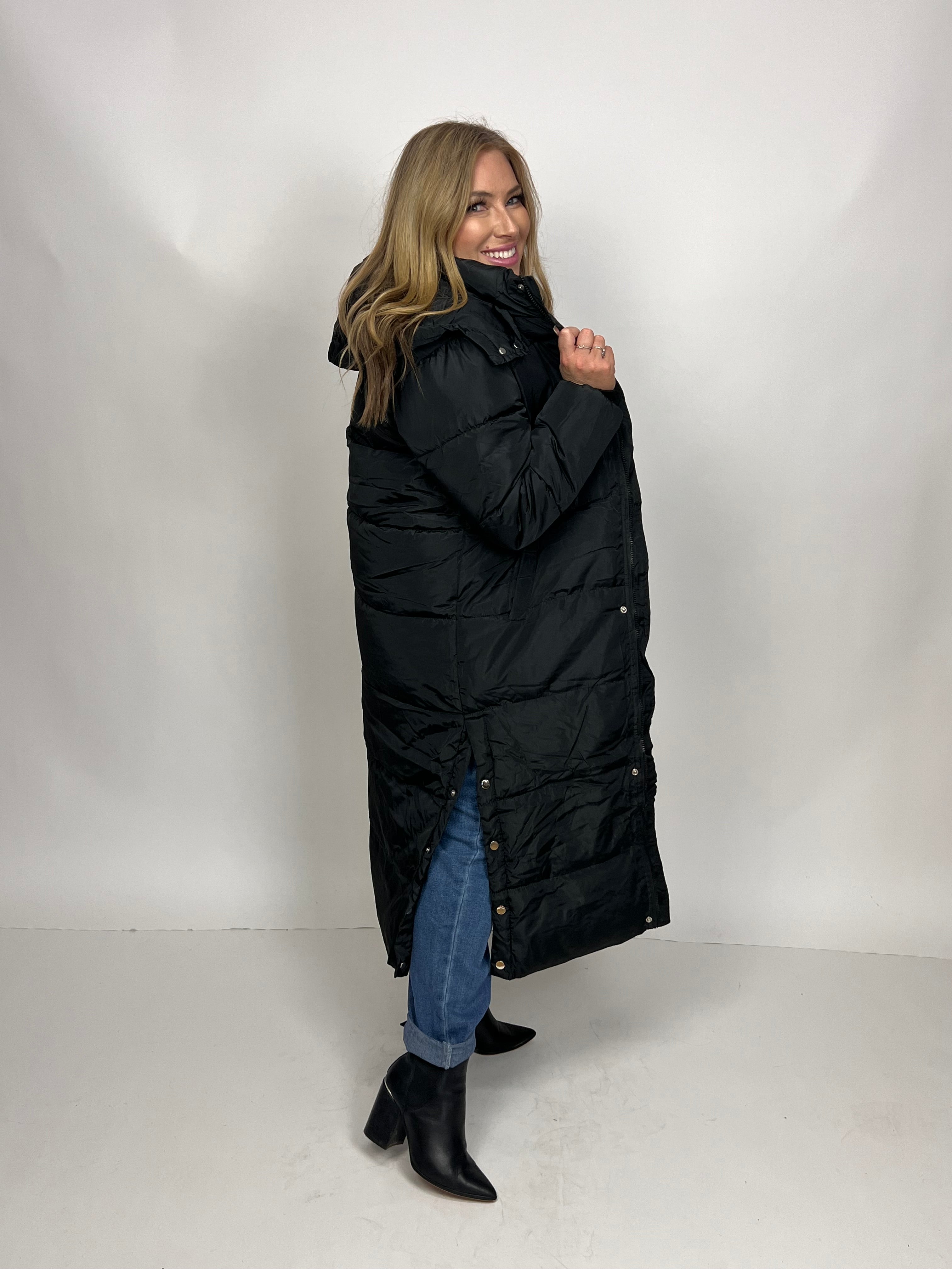 NIKKI MAX PUFFA COAT – Venom Emilio